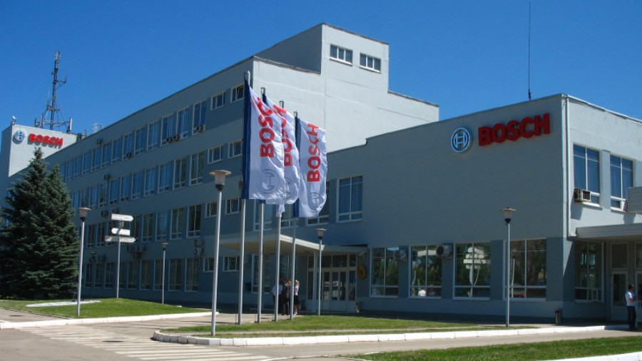 We manufacture our energy systems in ultra-modern production facilities ...